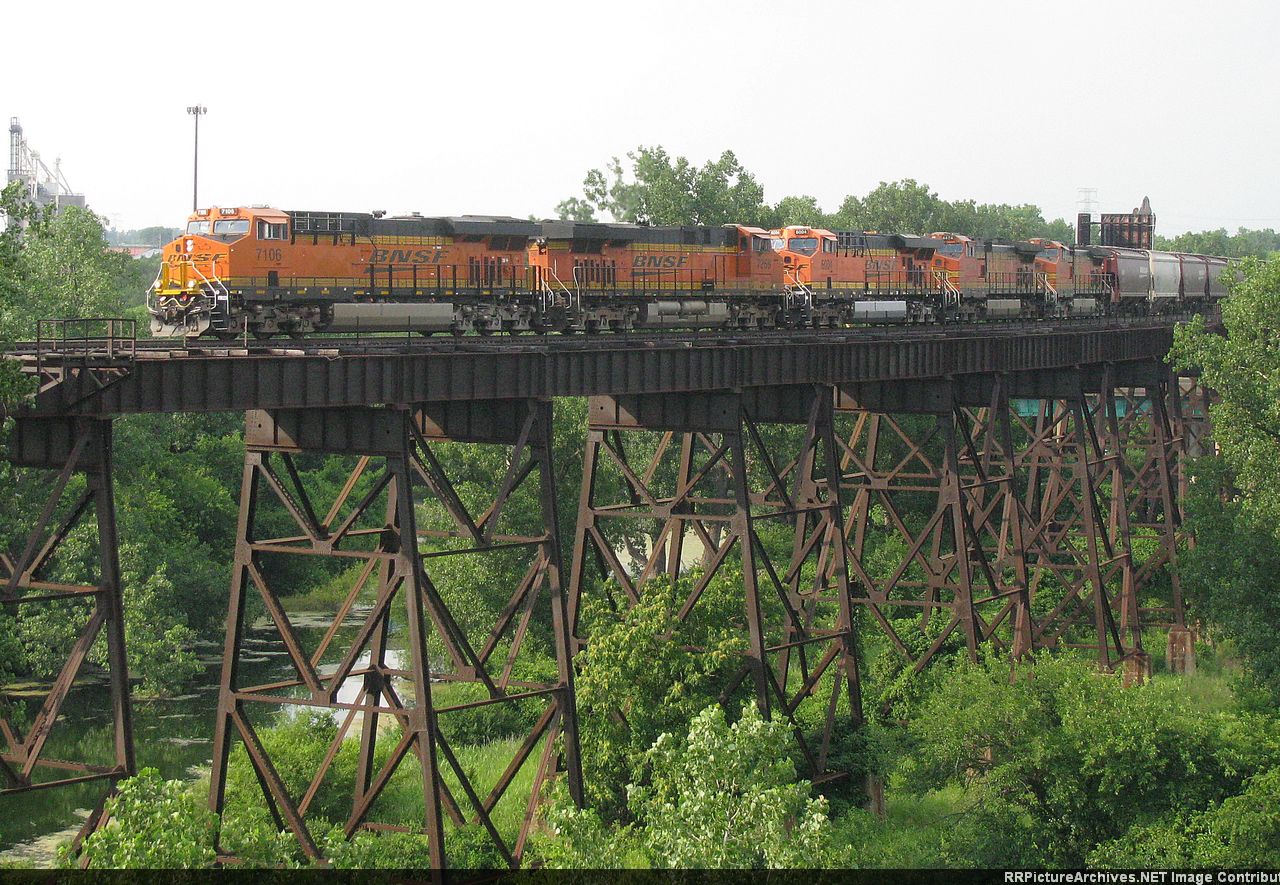 BNSF 7106 West